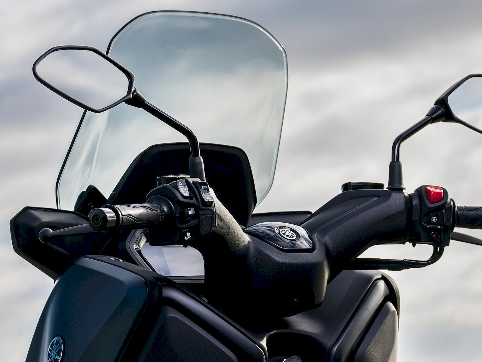 Yamaha XMAX 250 motosiklet özellikleri ve inceleme - Kartal 24